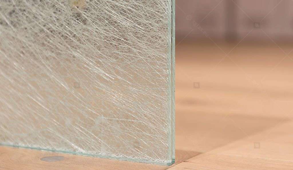 EVOLAM DESIGN | Custom Laminated Glass with Inserts